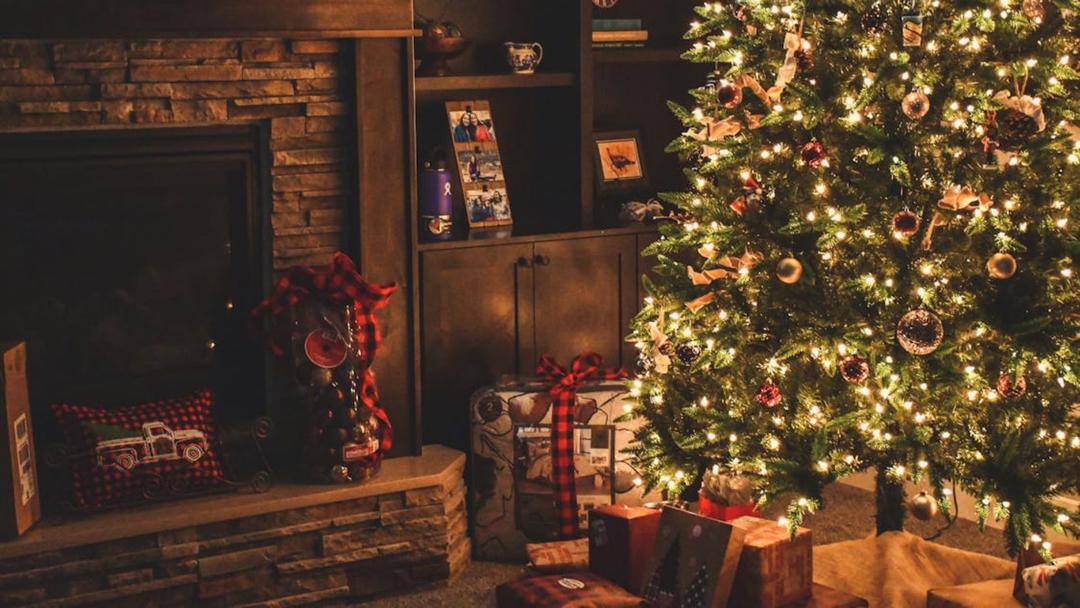 Your Christmas Personality, According to Your Zodiac Sign | Manifest India